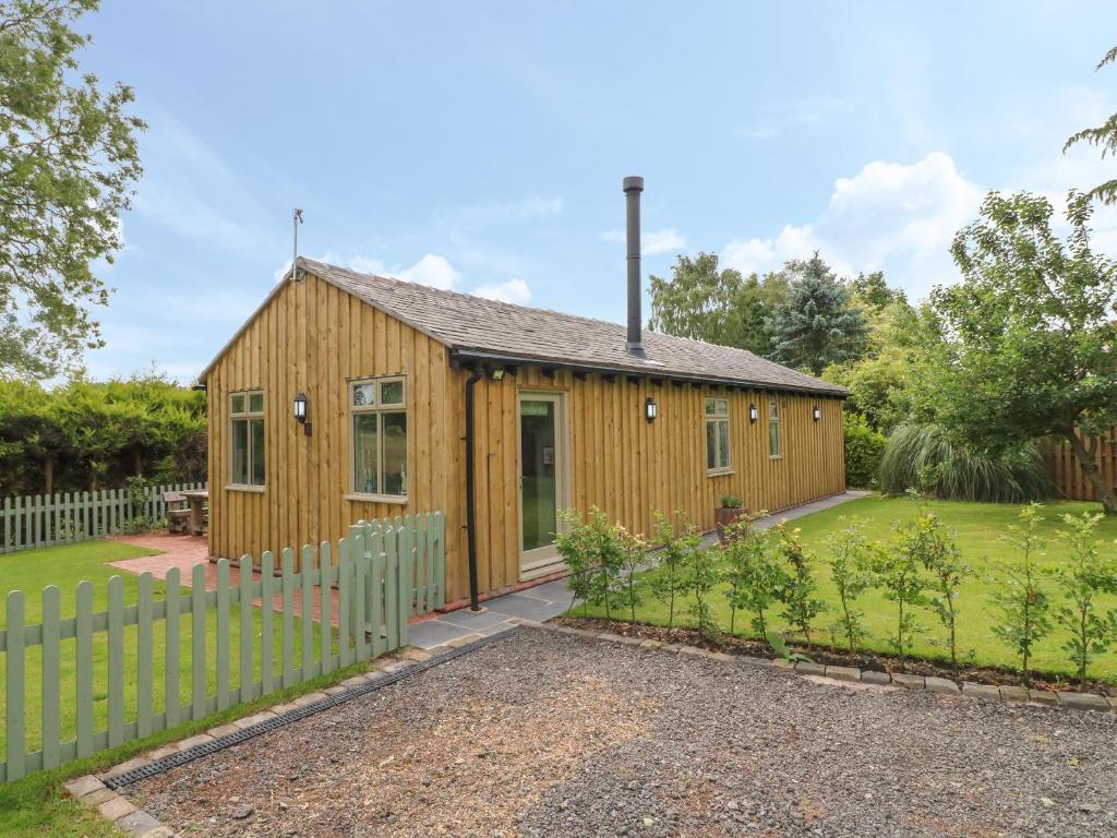 The Hen House - Rugeley, Staffordshire | Self Catering Holiday Lodges