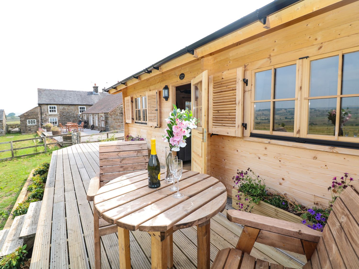 The Raddle Inn Log Cabins in Stoke-on-Trent - Stoke-On-Trent ...