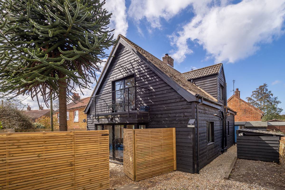 Monkey Puzzle Cottage - Snettisham, Norfolk | Self Catering Holiday Lodges