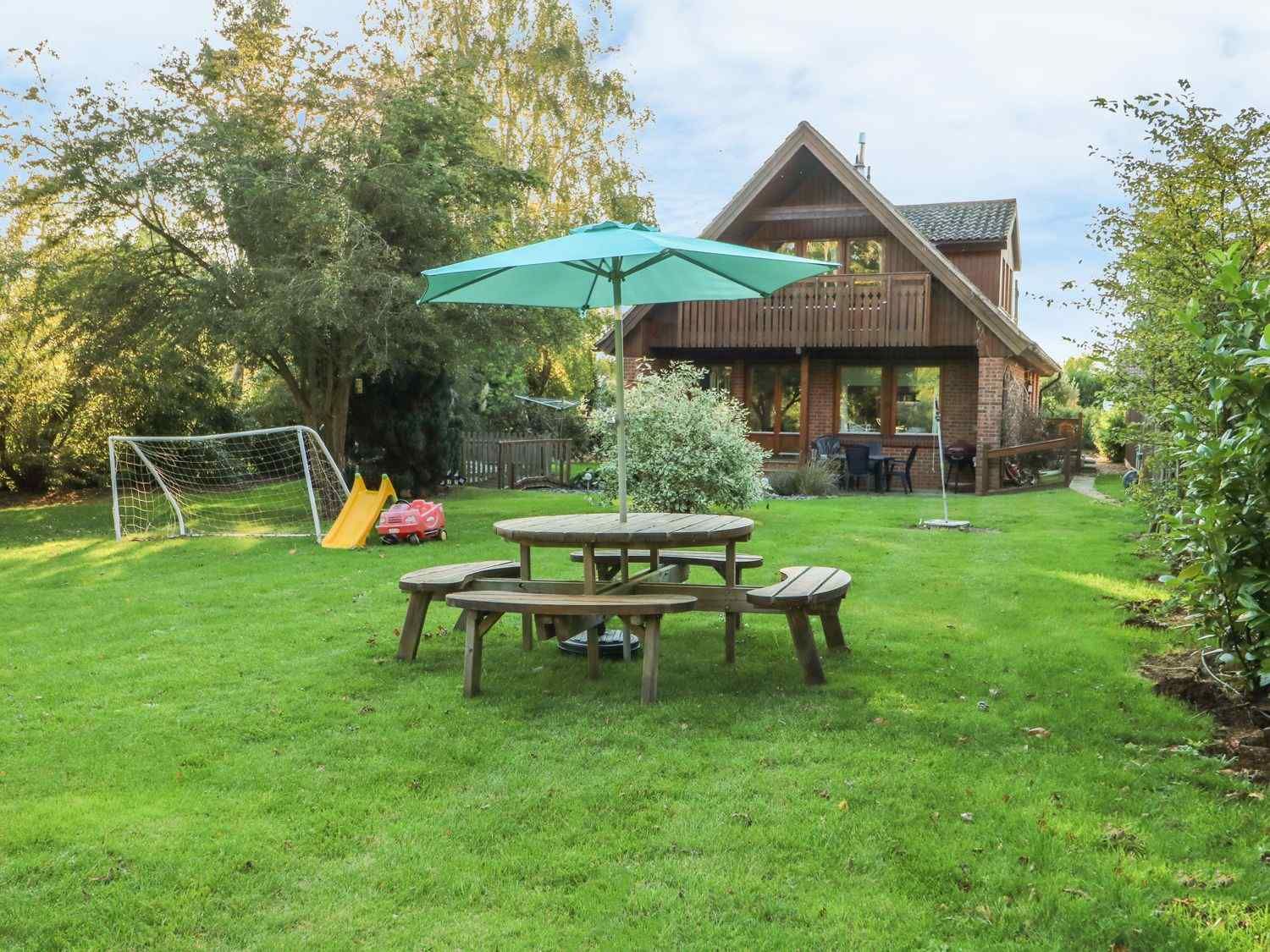 Alderwood Lodges - Garboldisham, Norfolk | Self Catering Holiday Lodges