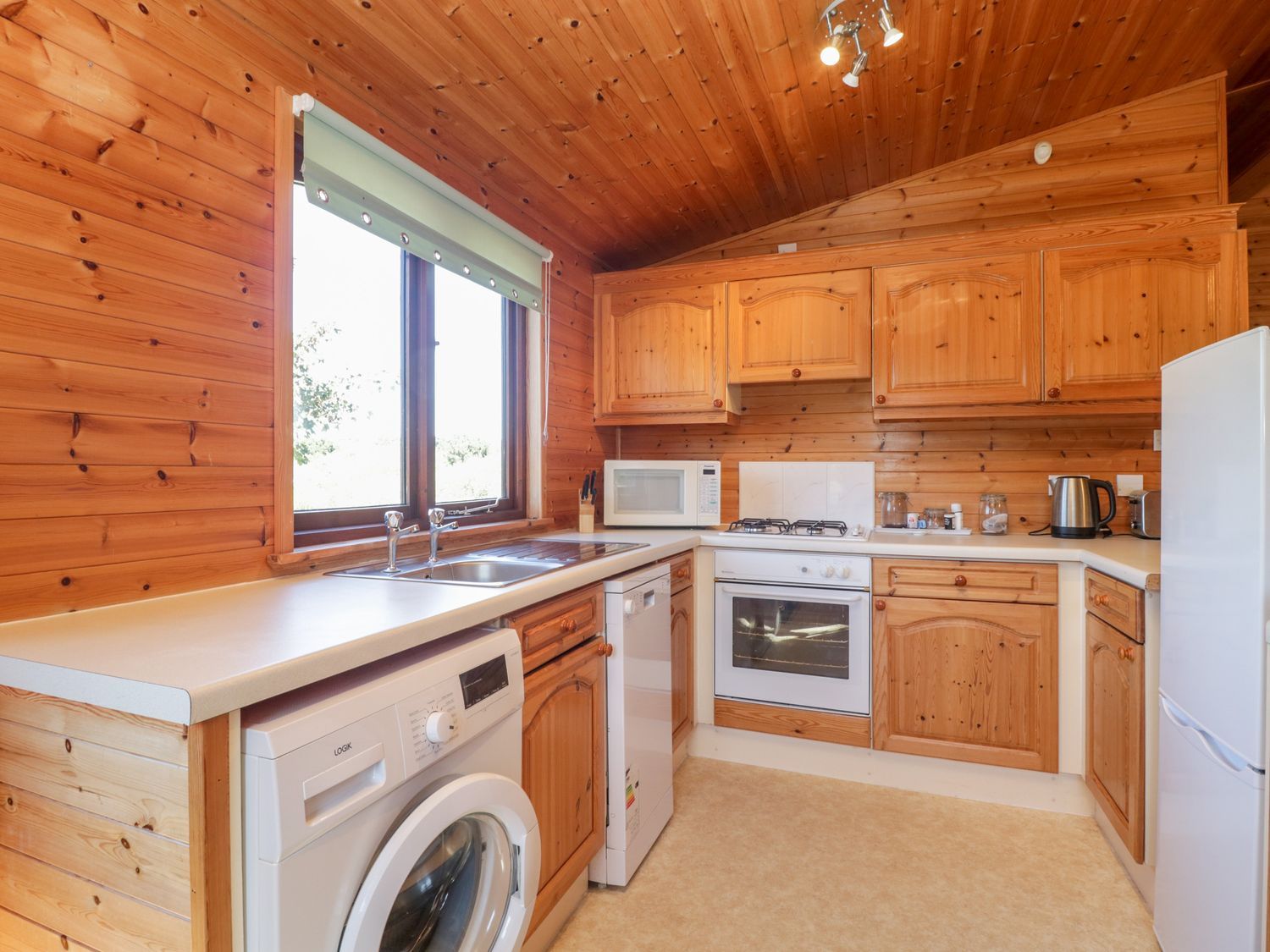 16 Amber Wood Lodge - Lymington, Hampshire | Self Catering Holiday Lodges