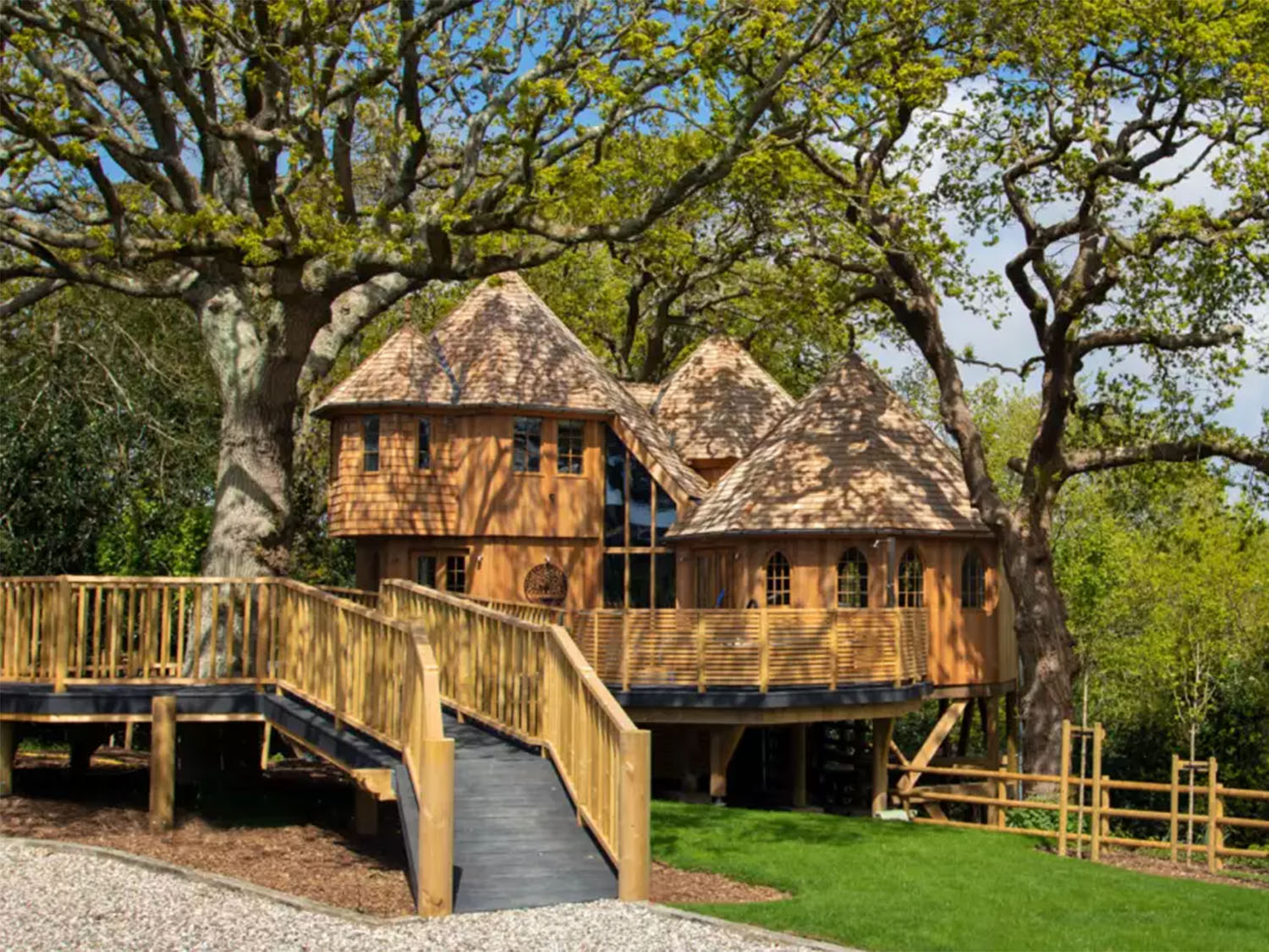 Luxury Treehouse Hot Tub Escape – Silvertree House, New Forest