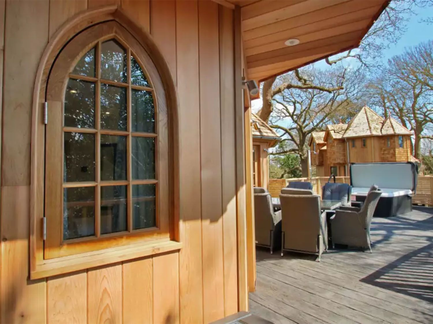 Luxury Treehouse Hot Tub Escape – Silvertree House, New Forest