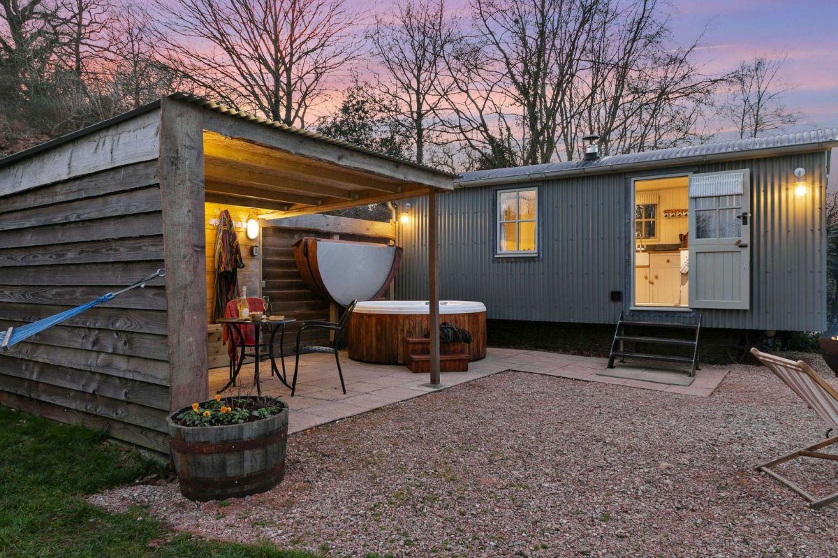 Devon Heaven Hideaways - Kenn, Exeter, Devon | Self Catering Holiday Lodges